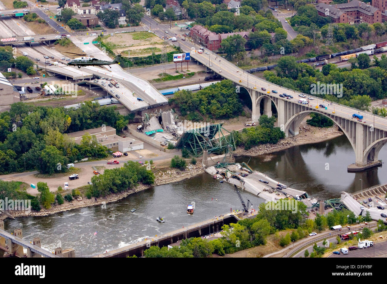 Minneapolis bridge collapse Banque de photographies et d’images à haute ...