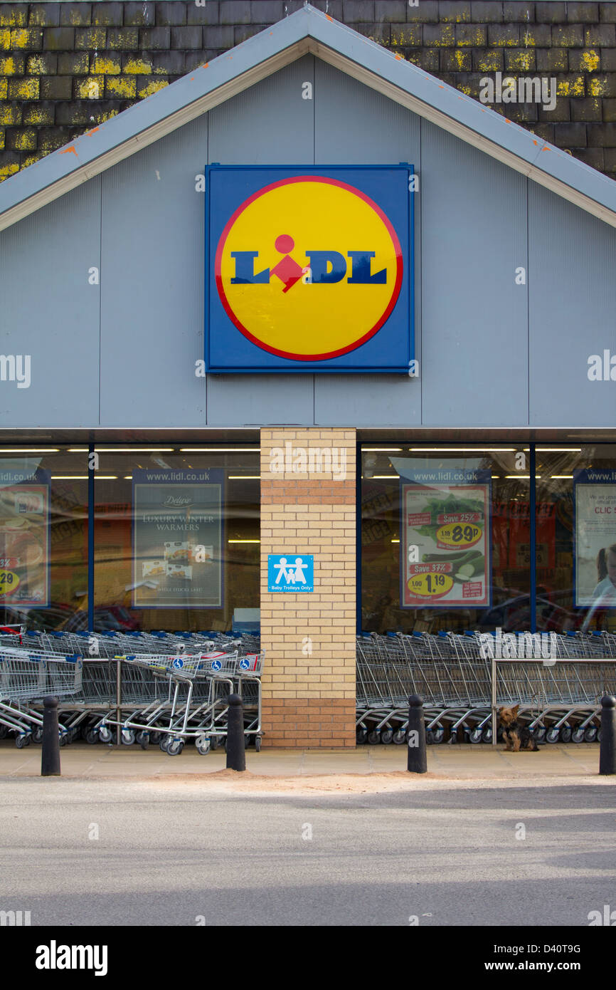 Lidl supermarché façade et le logo Photo Stock - Alamy