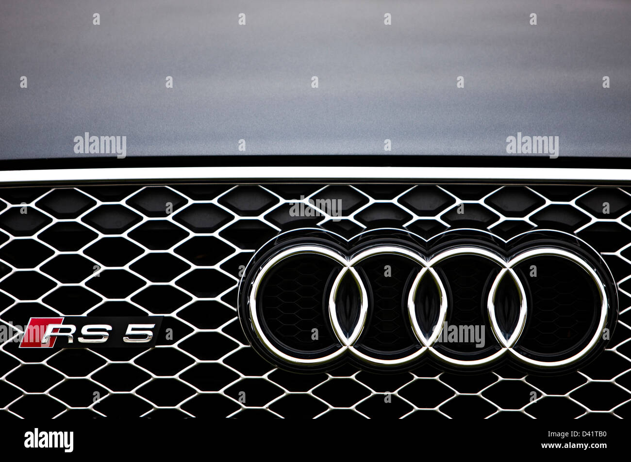 Audi RS5 logo sur calandre, Winchester, England, UK Photo Stock - Alamy