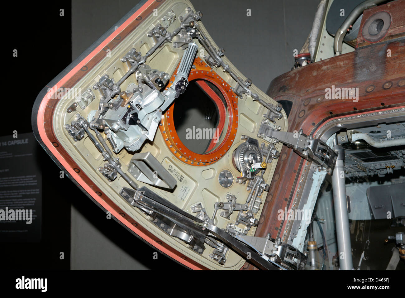 La Capsule Apollo 14 Hatch, dans le centre spatial Kennedy, Cap ...