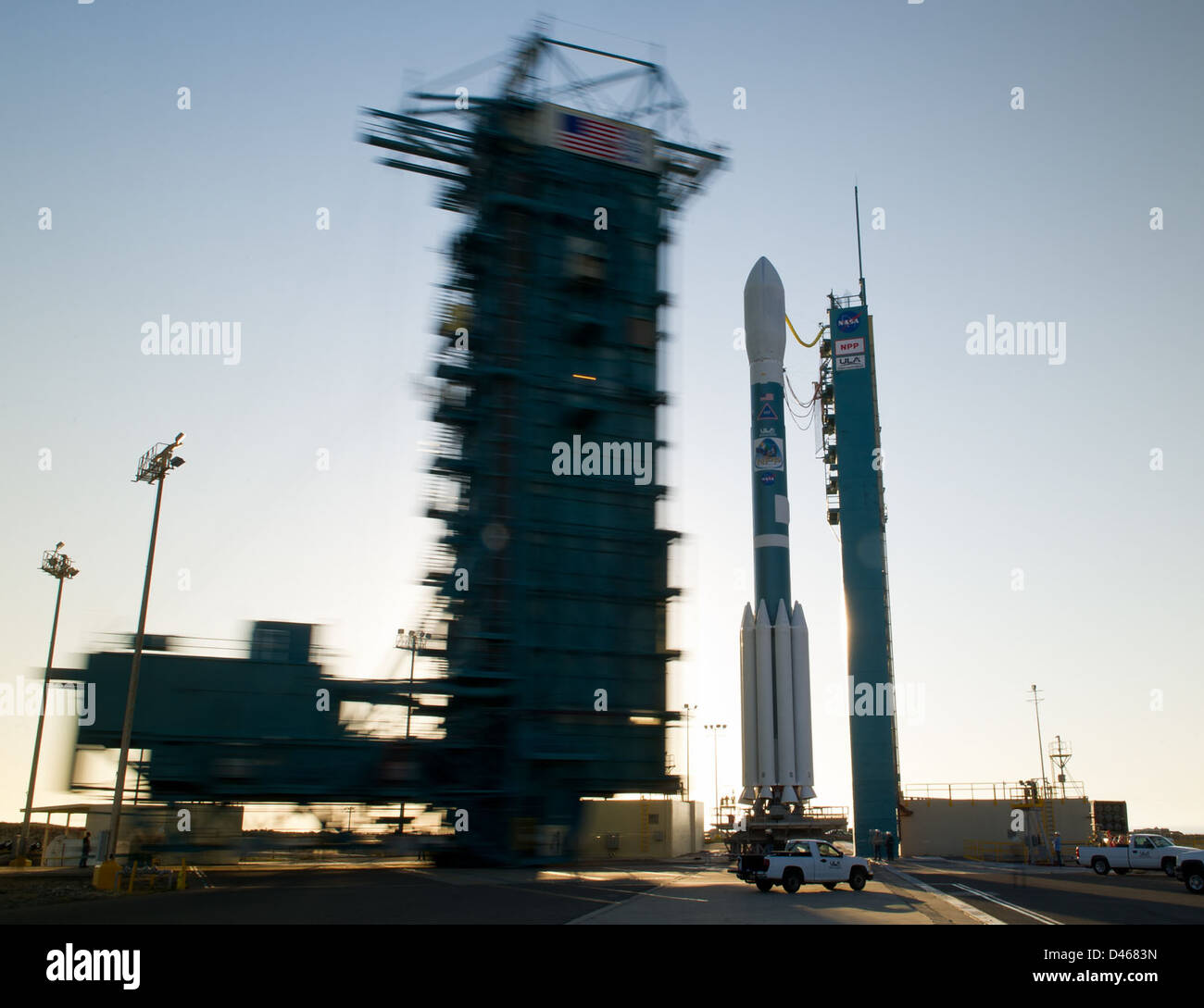 Le retrait de la fusée Delta II de la rampe de lancement de la base ...