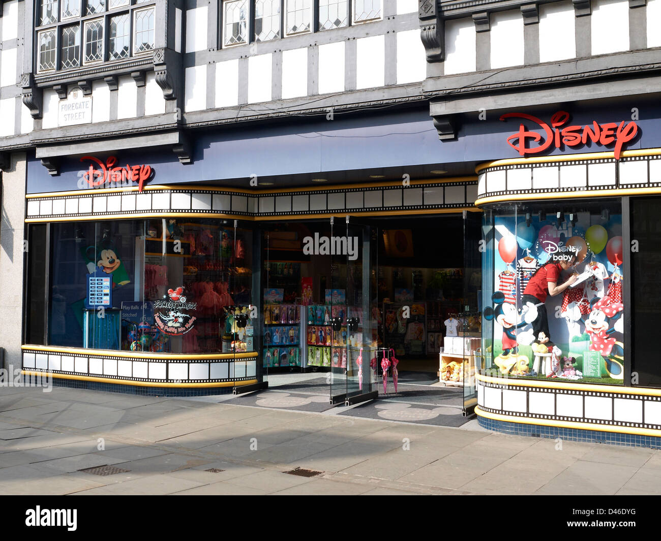 Disney store display Banque de photographies et d’images à haute ...