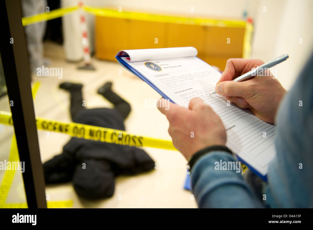 Enquêtes sur les lieux du crime Photo Stock - Alamy