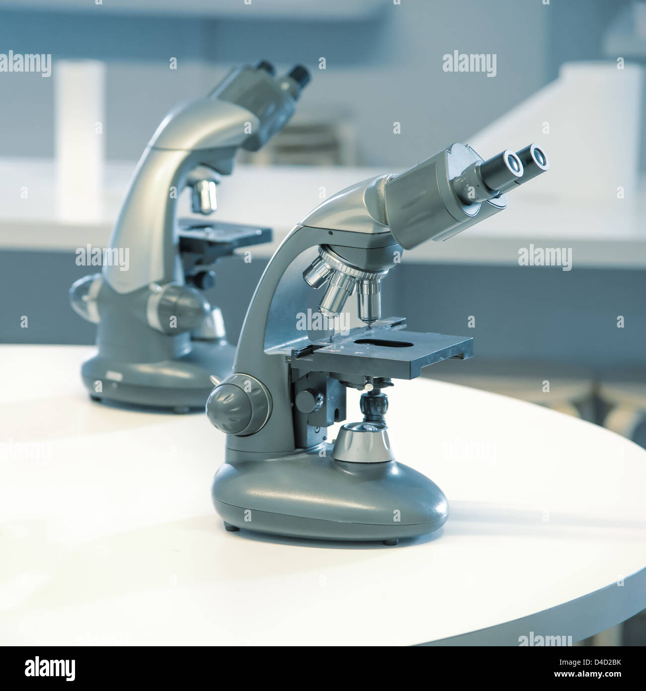 Microscope optique dans un laboratoire Banque de photographies et d ...