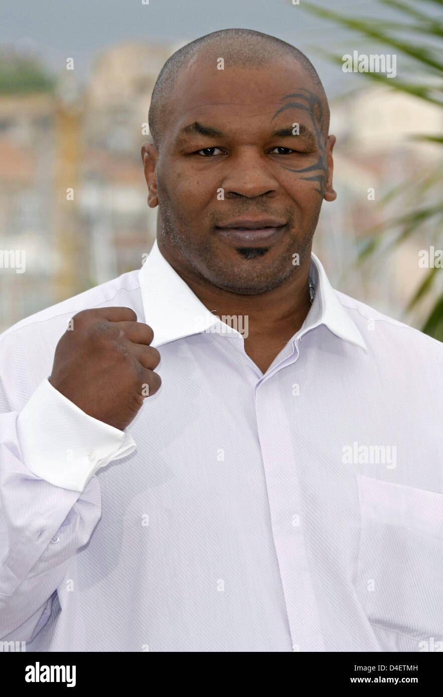 La légende de la boxe Mike Tyson nous pose au cours d'un appel à la ...