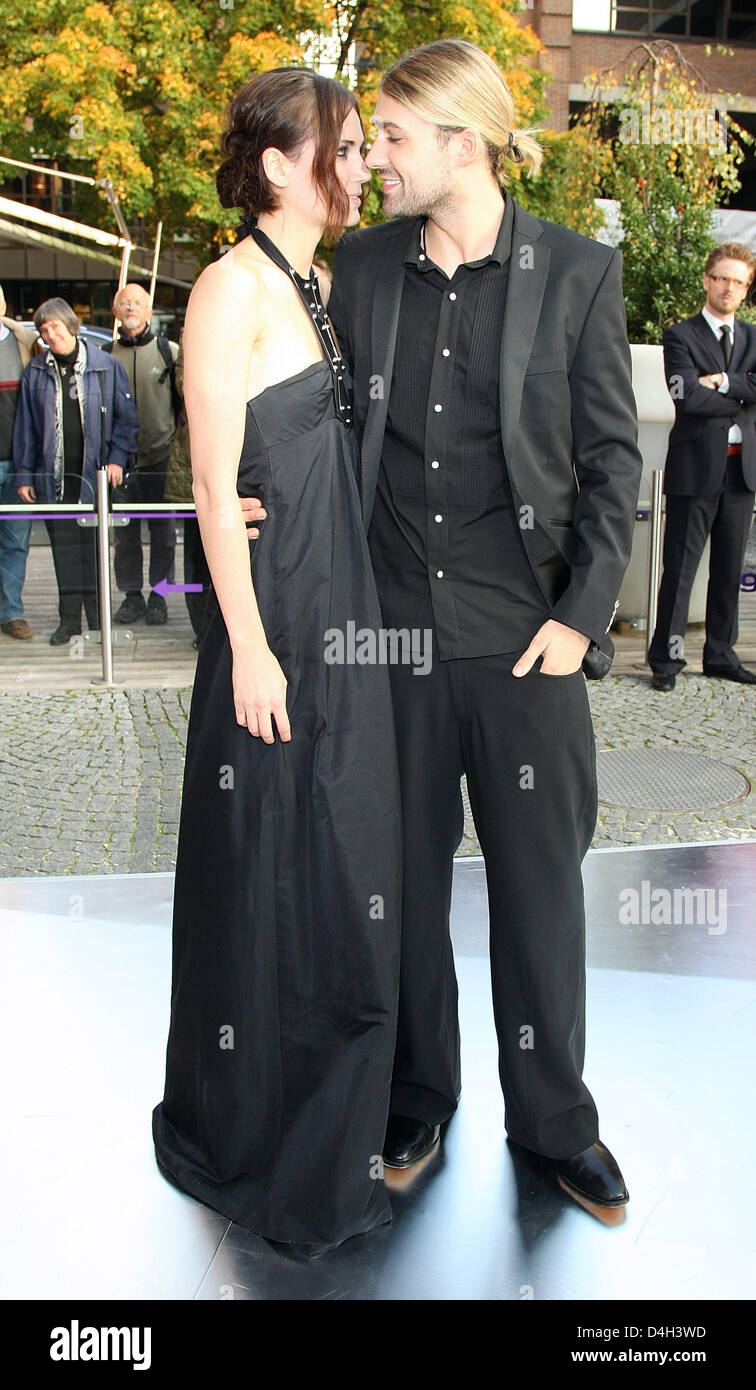 Le violoniste David Garrett et sa petite amie Tatjana durant la pose de ...