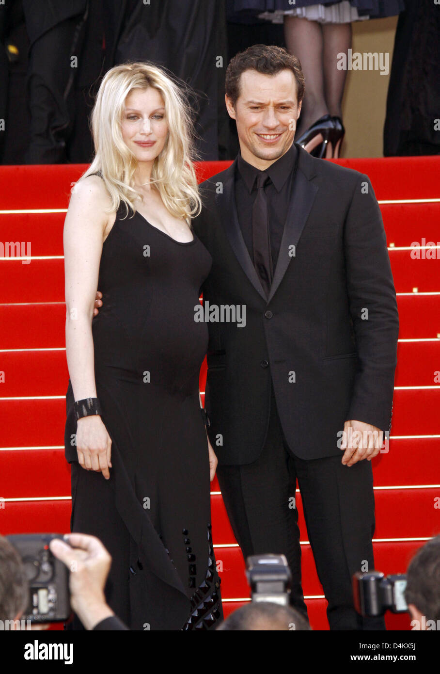 L'actrice française Laetitia Casta et Stefano Accorsi et son mari ...