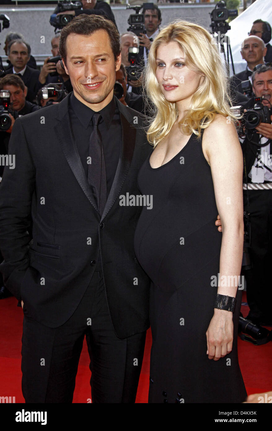 L'actrice française Laetitia Casta et Stefano Accorsi et son mari ...