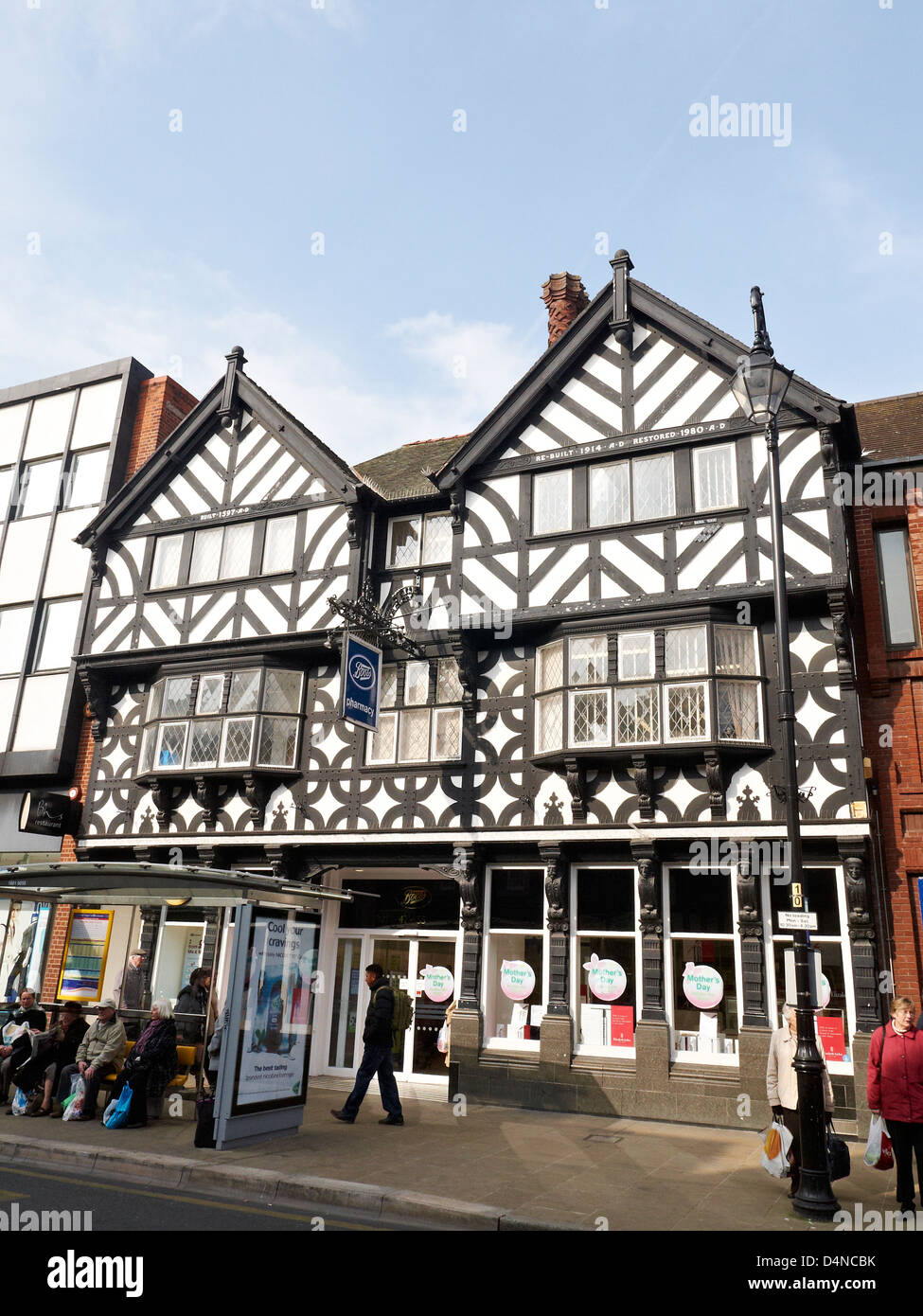 Boots shop Banque de photographies et d’images à haute résolution - Alamy