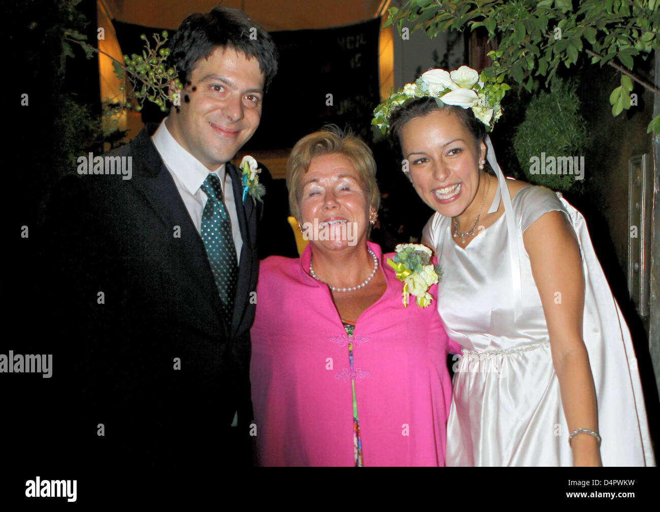 Bernardo Guillermo (L), sa mère la princesse Christina (C) et de son ...