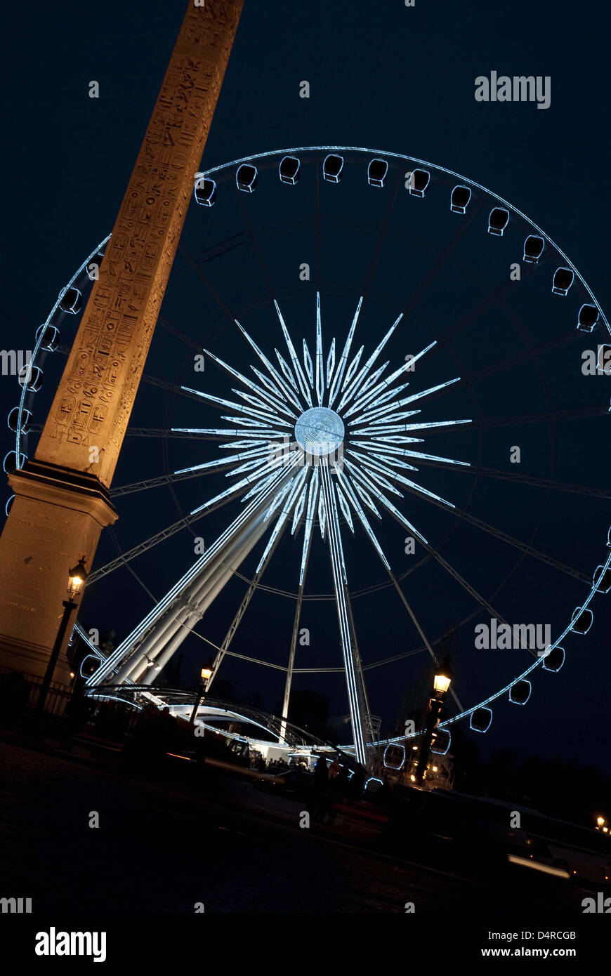 Grande roue de paris la nuit Banque de photographies et d’images à ...