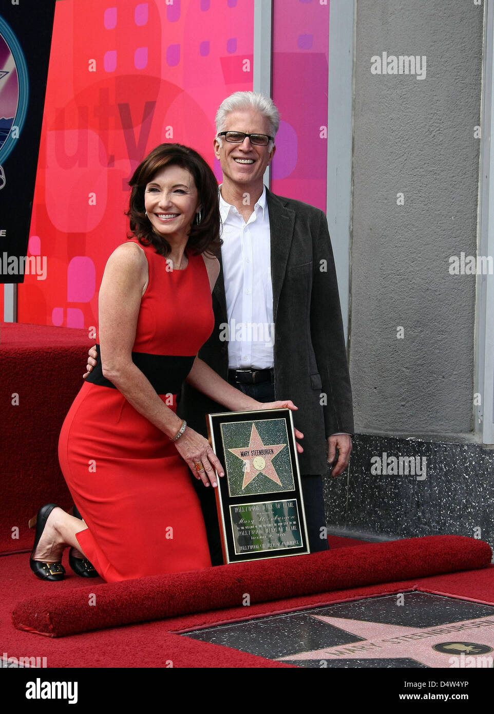 L'actrice Mary Steenburgen et son mari Ted Danson posent lors de la ...