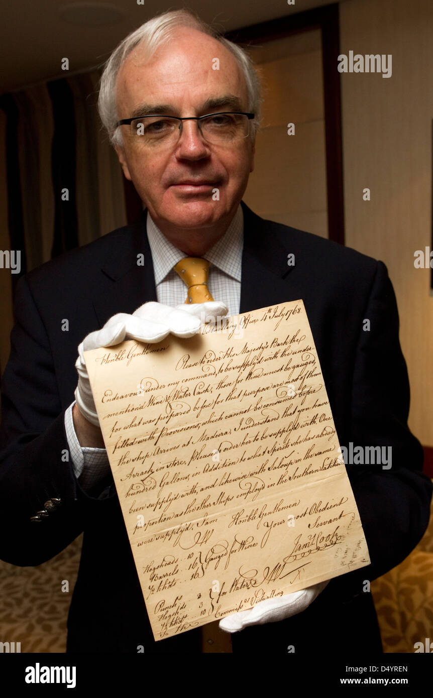 Lettre adressée par le capitaine James Cook portant sa signature en ce ...