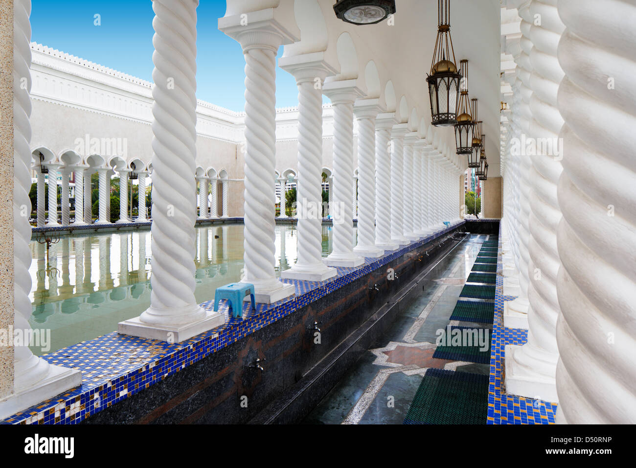 La pièce centrale de la capitale de Brunei Bandar Seri Begawan est la ...