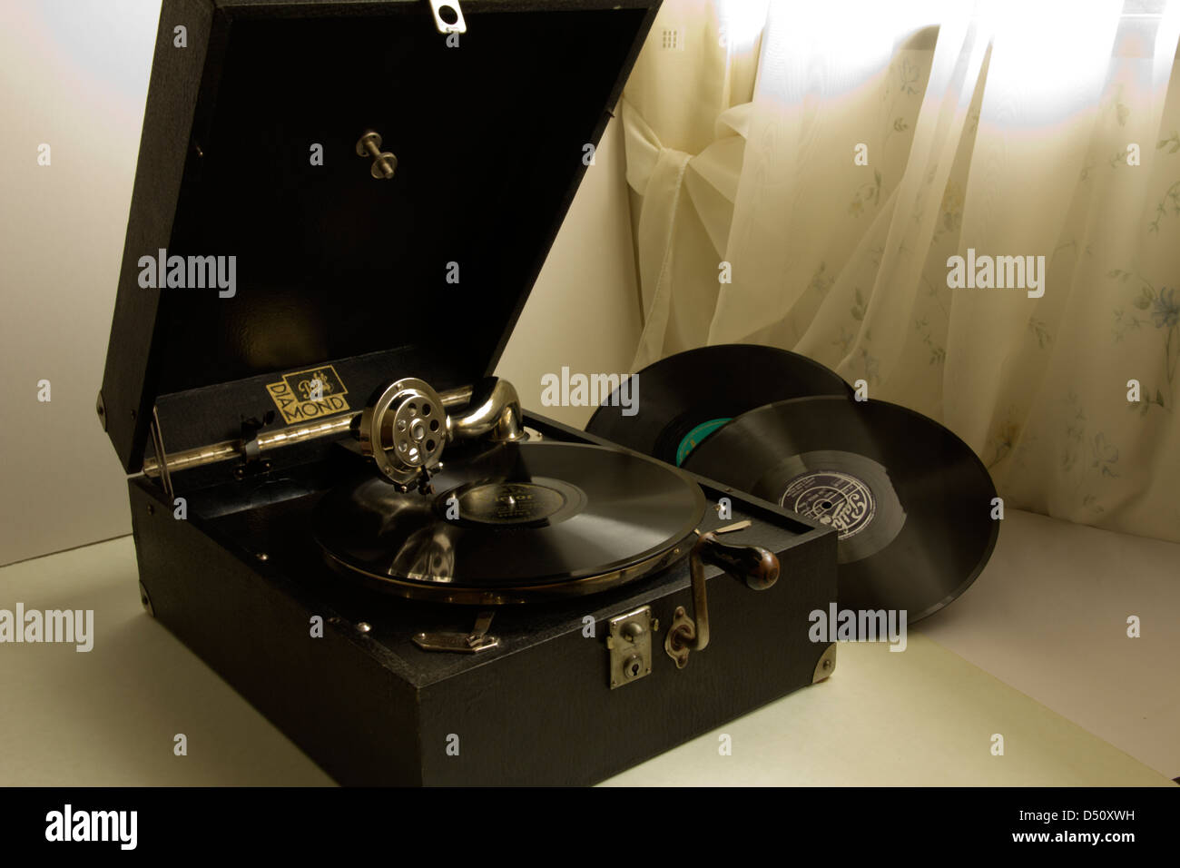 Wind up gramophone record player Banque de photographies et d’images à ...