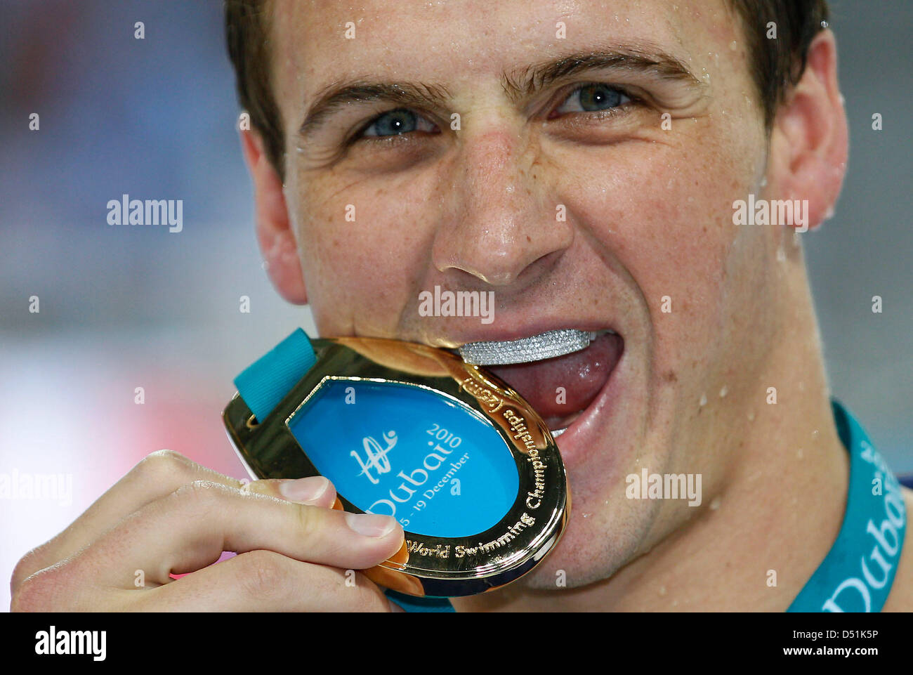 Ryan Lochte depuis les Etats-Unis pose avec ses 200 mètres dos crawlé ...