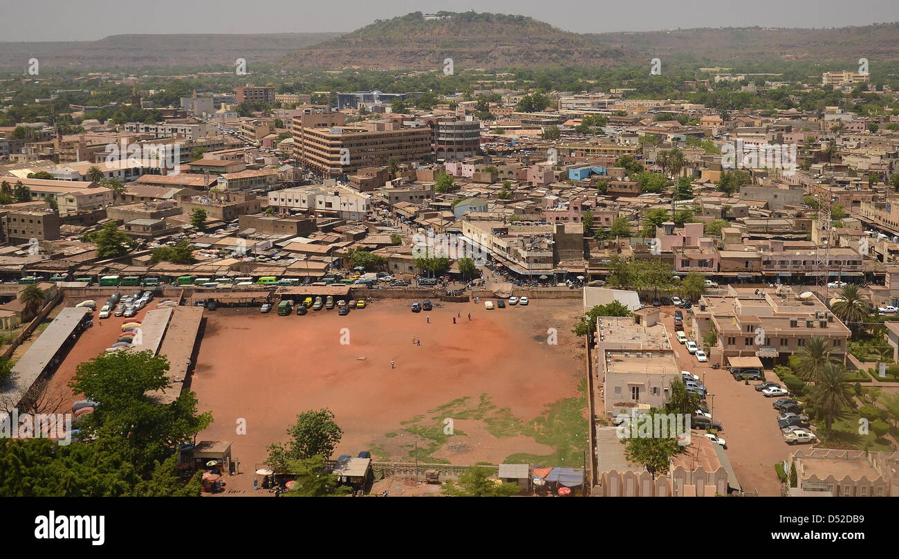 Une vue aérienne de la ville de Bamako, Mali, le 18 mars 2013. Photo ...