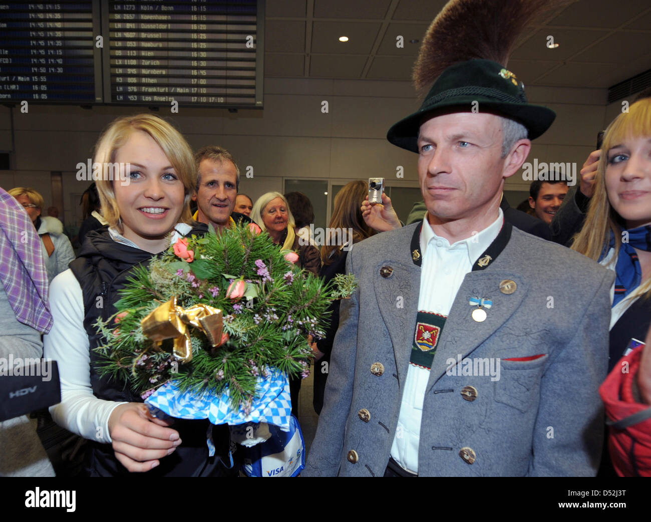 Champion de biathlon olympique Allemande Magdalena Neuner est accueilli ...