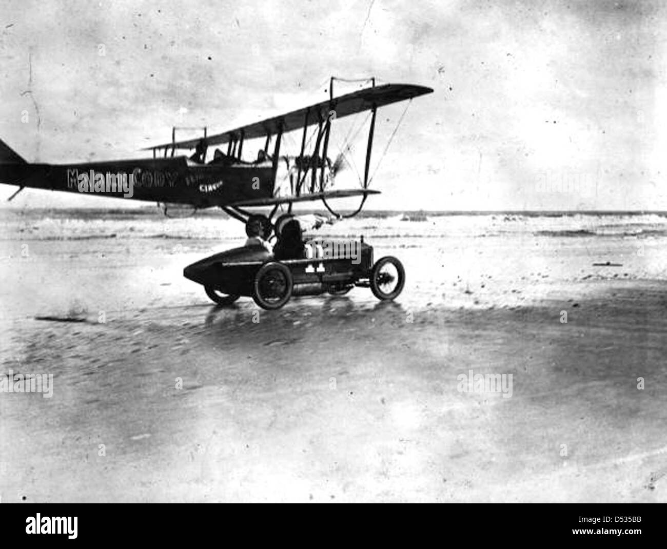 Pour le pilote Mabel Cody Flying Circus est stable comme Bugs McGowan ...