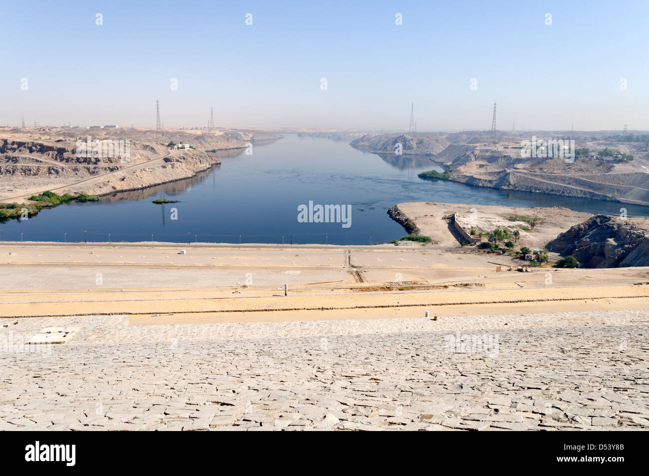 L'Égypte. Le grand barrage d'Assouan capture le plus long fleuve du ...