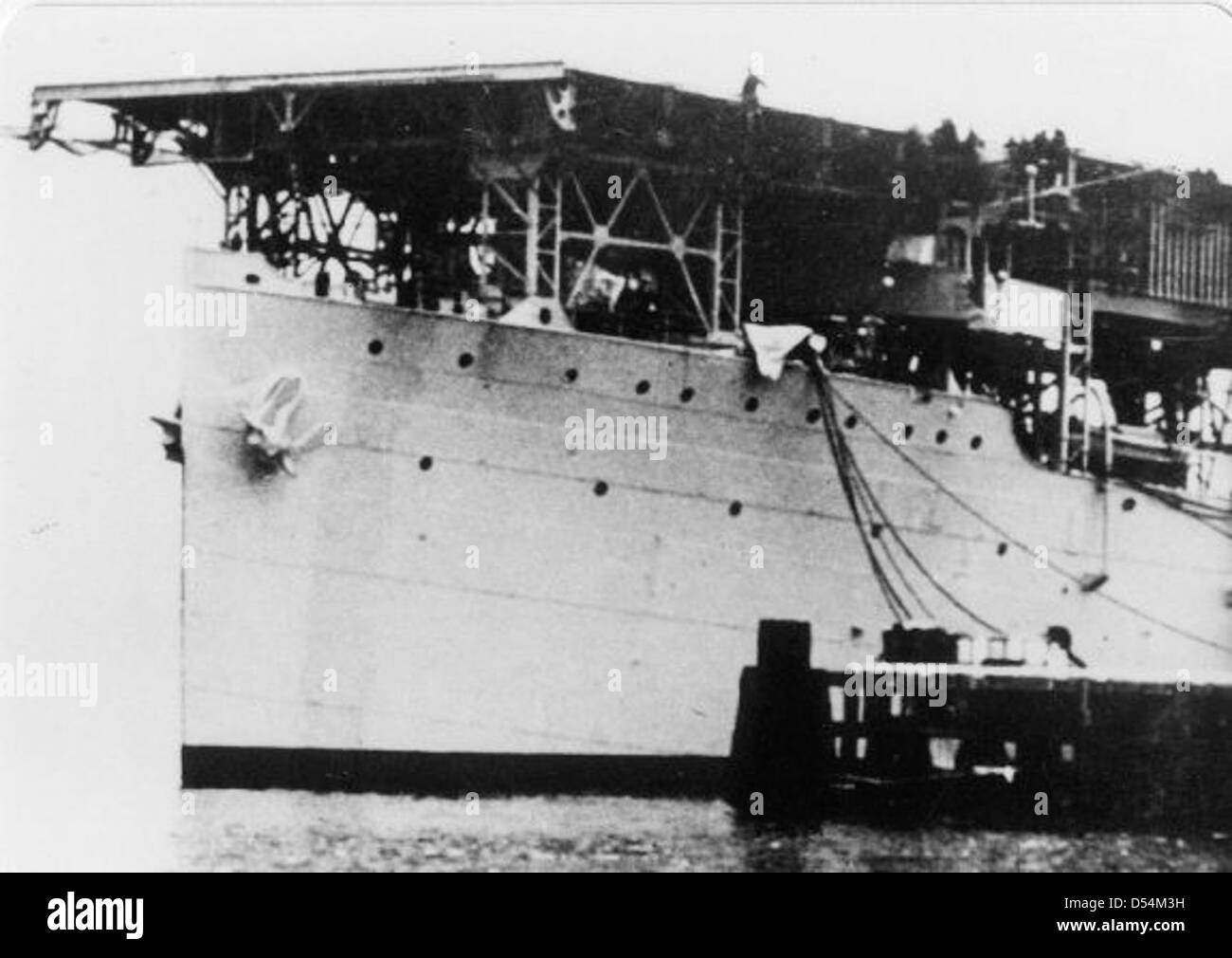 L'USS Langley (CV-1) est le premier porte-avions de l'US Navy, converti ...