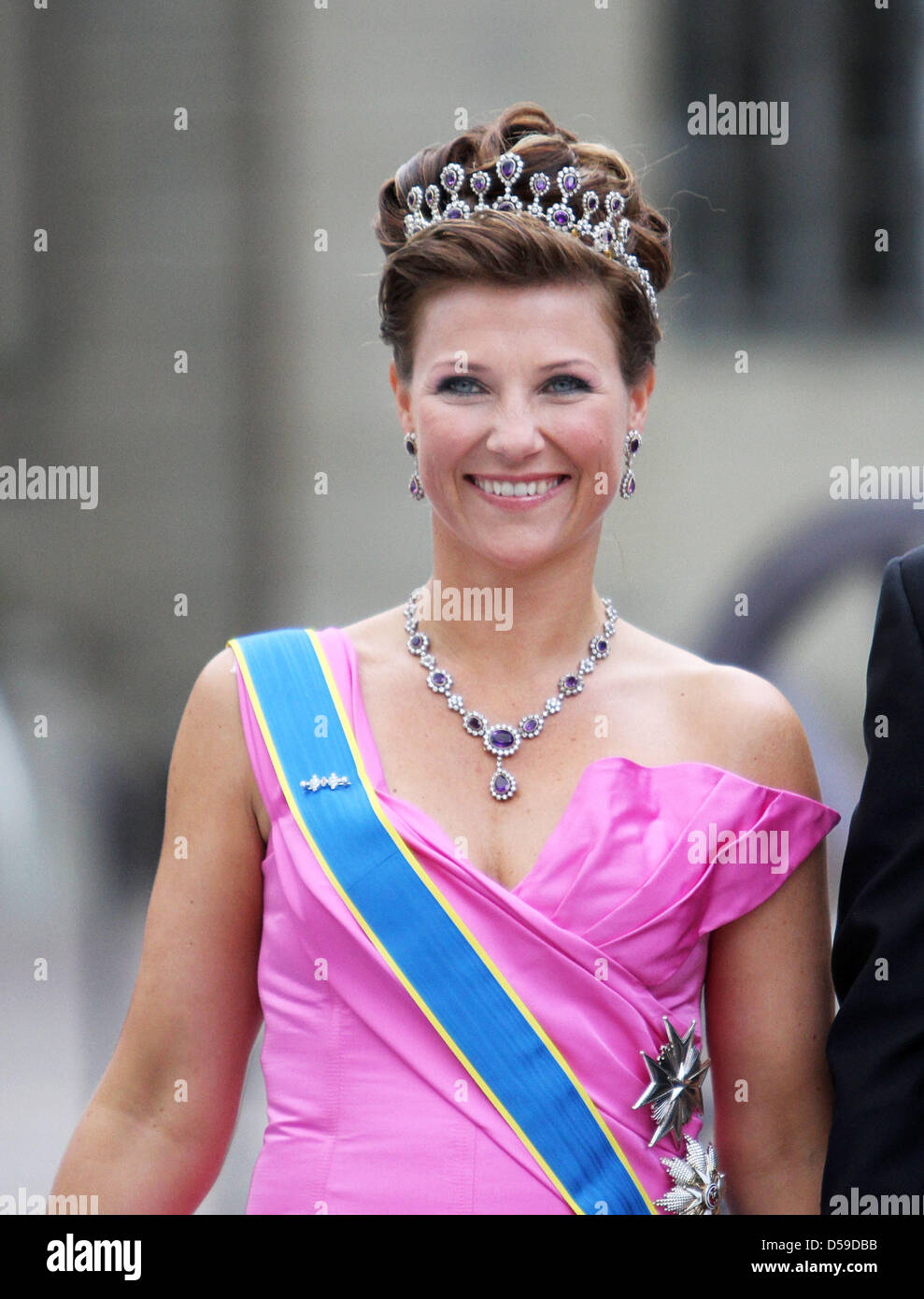 La Princesse Martha Louise de Norvège arrive pour le mariage de la ... La Princesse Martha Louise de Norvège arrive pour le mariage de la ...