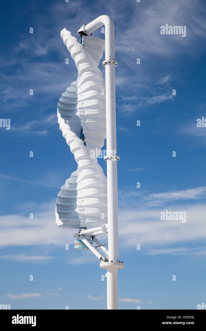 Vertical axis wind turbine Banque de photographies et d’images à haute ...