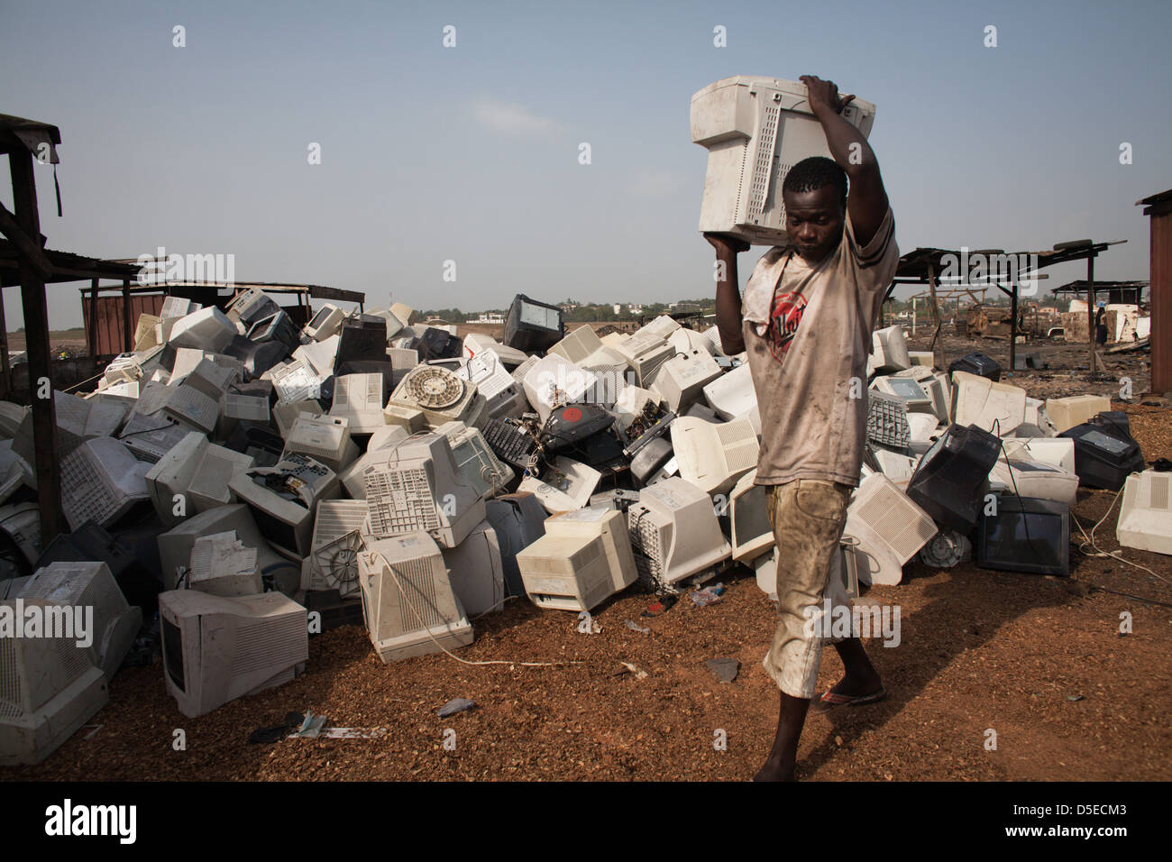 Electronic waste dump in ghana Banque de photographies et d’images à ...