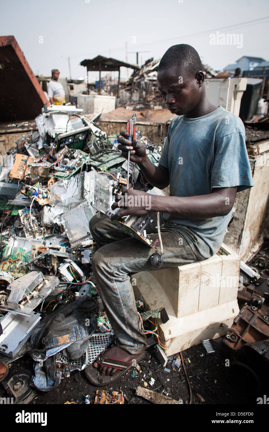 Electronic waste dump in ghana Banque de photographies et d’images à ...