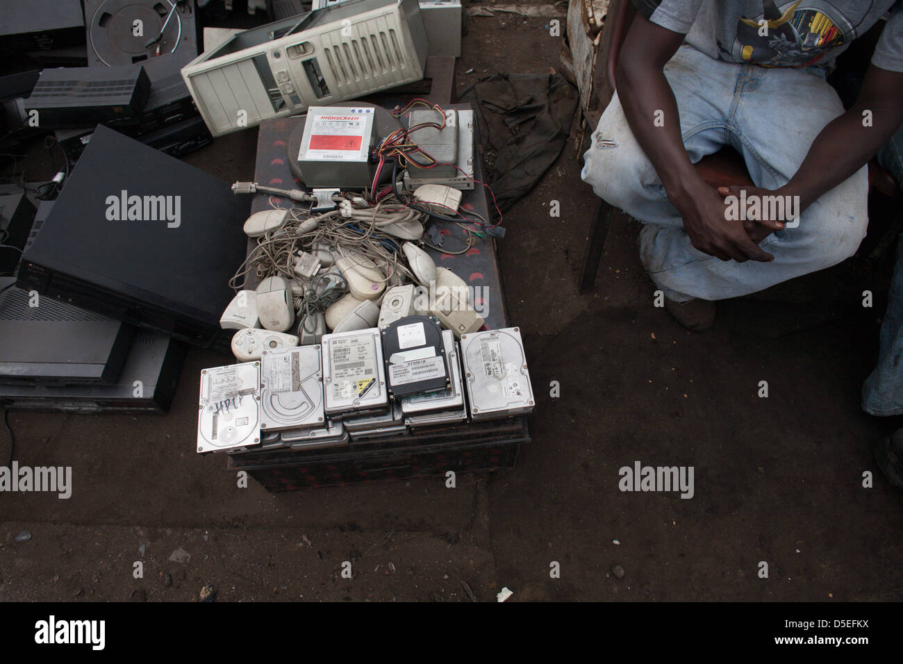 Electronic waste dump in ghana Banque de photographies et d’images à ...