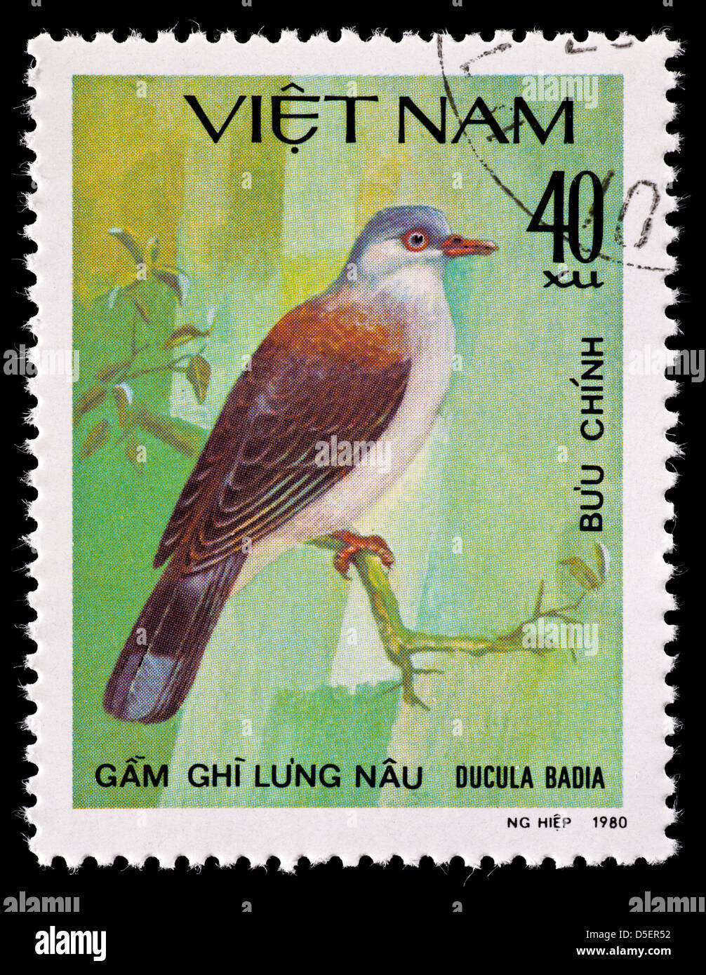 Timbre-poste du Vietnam représentant une montagne pigeon impérial ...