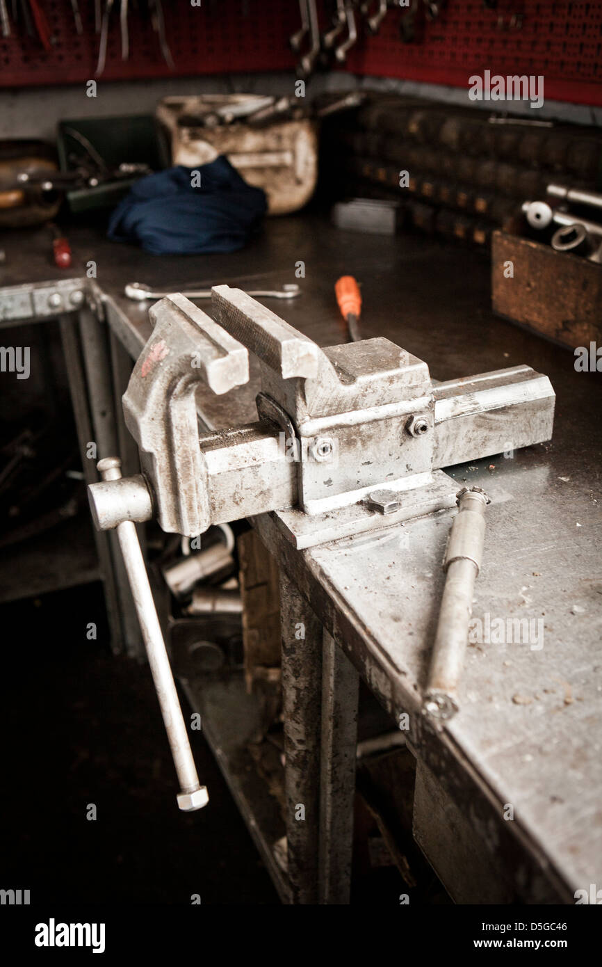 étau établi Banque de photographies et d’images à haute résolution - Alamy