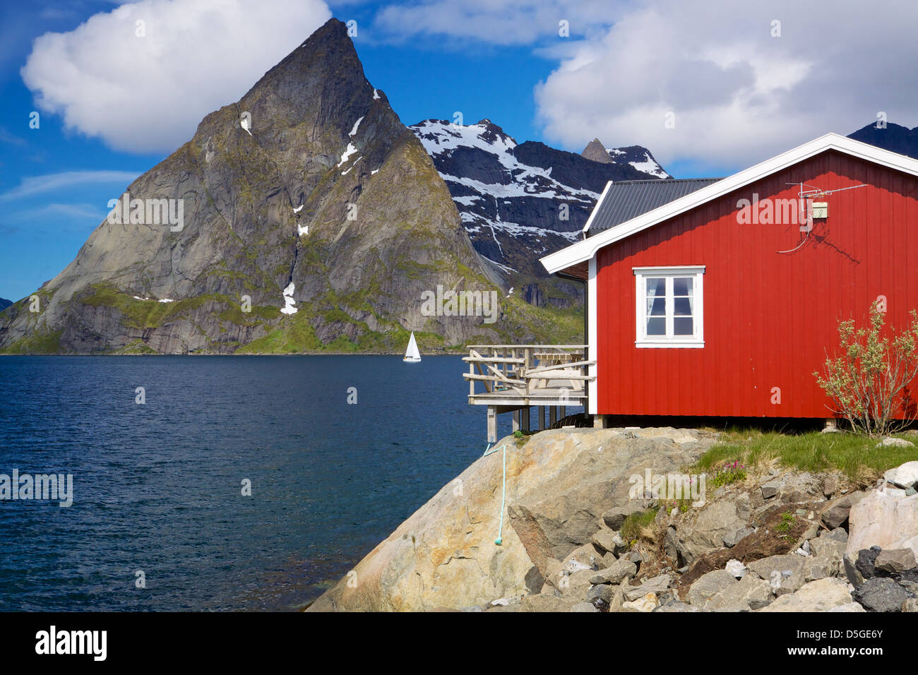 Maison traditionnelle de cabane de rorbu dans les lofoten Banque de ...