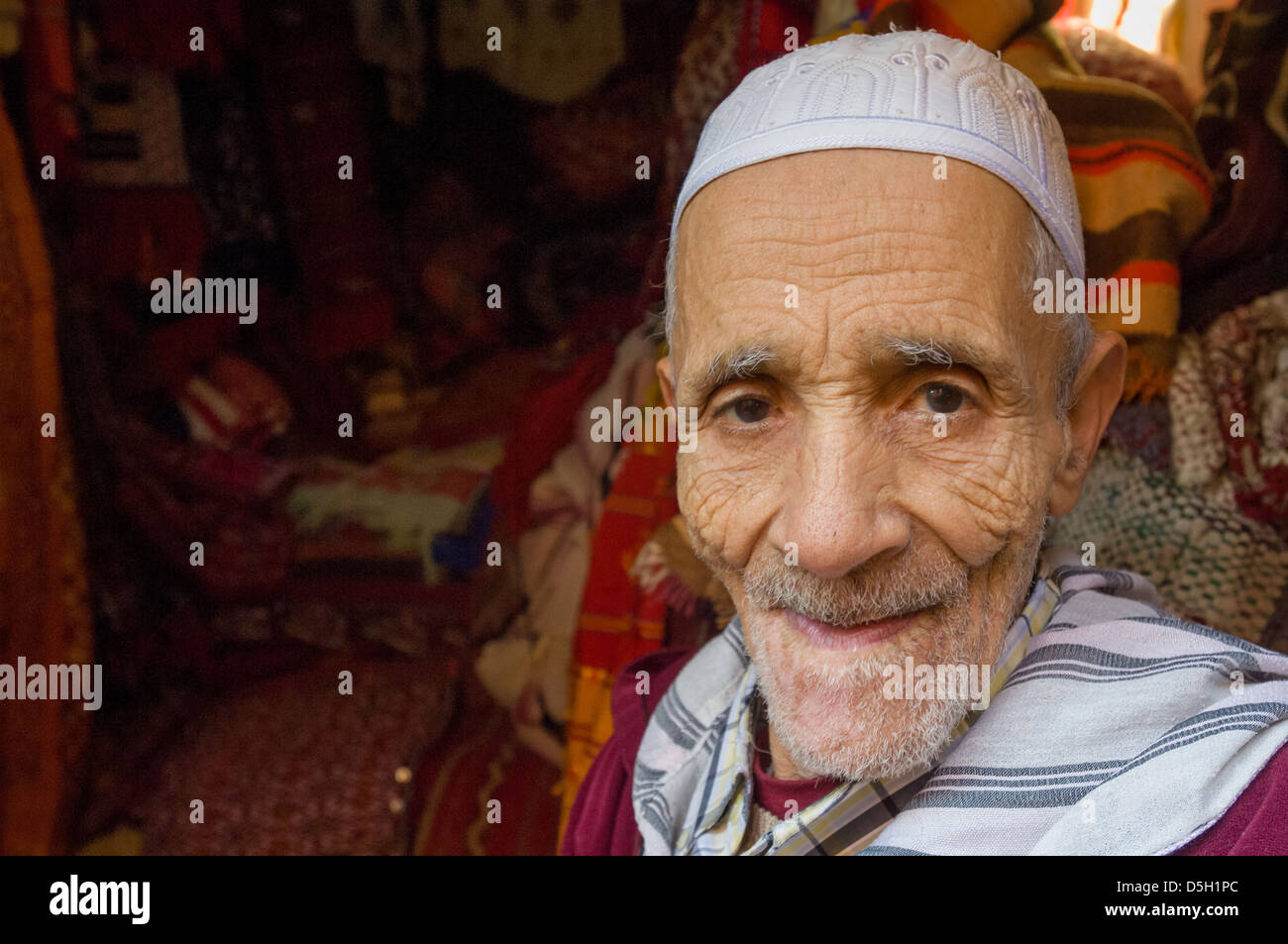 Vieil homme marocain avec barbe Banque de photographies et d’images à ...