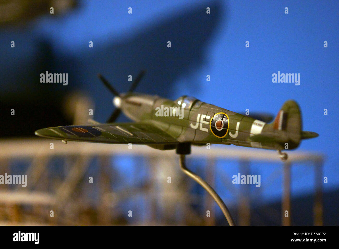 Flying spitfire Banque de photographies et d’images à haute résolution ...