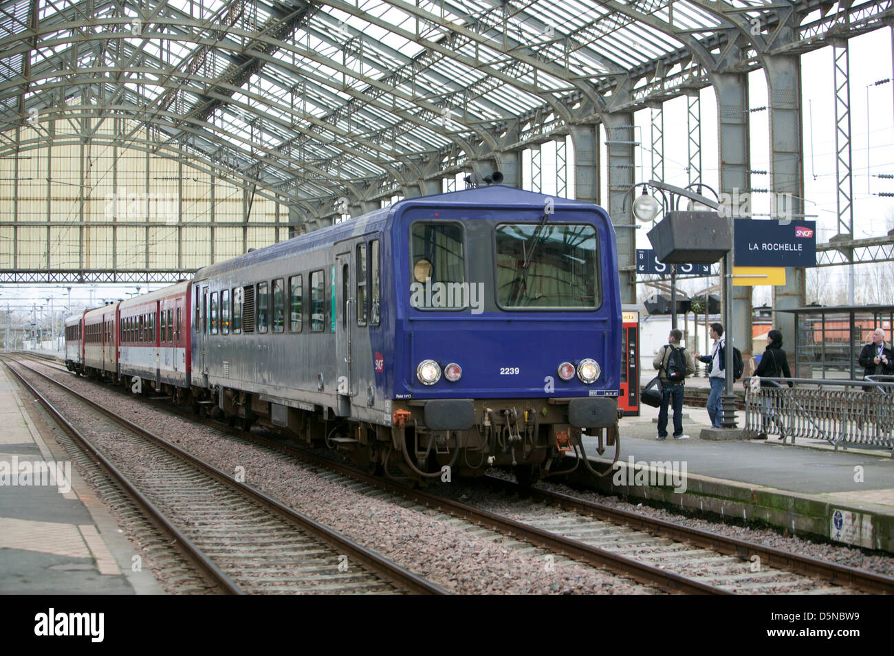 Gare de la rochelle Banque de photographies et d’images à haute ...