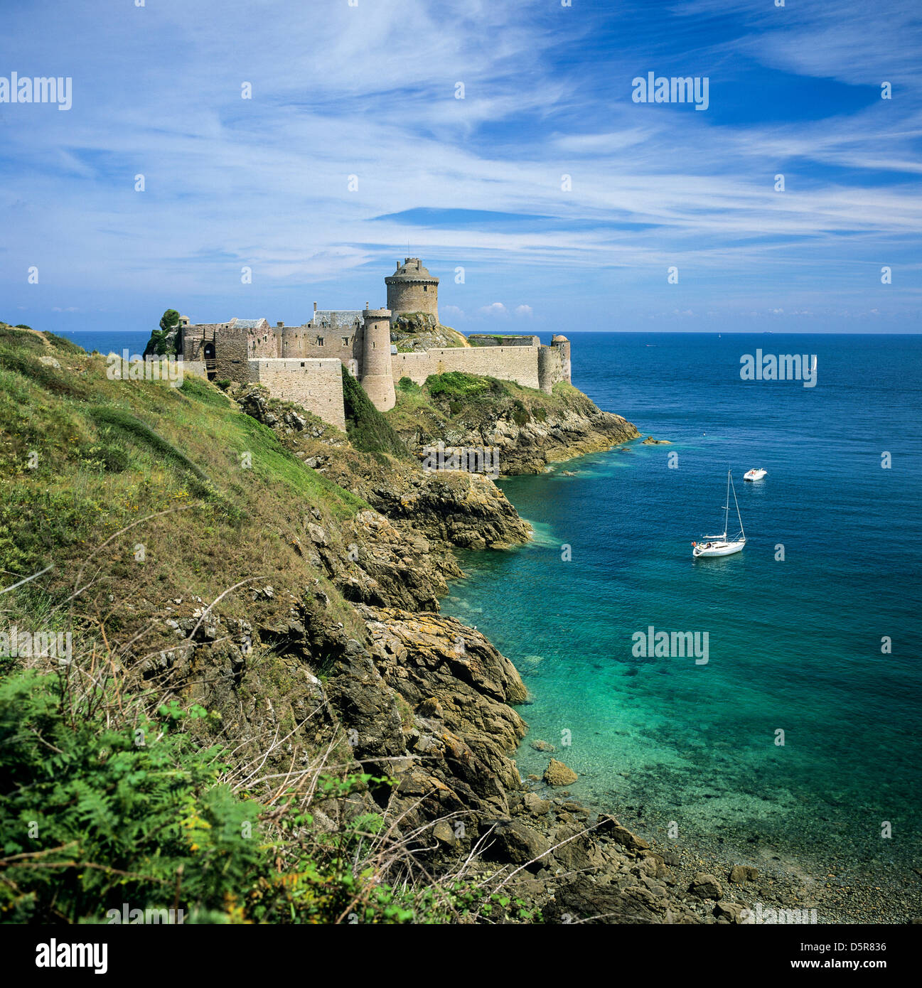 "Fort La Latte" Château 13ème siècle par la mer Bretagne France Europe ...