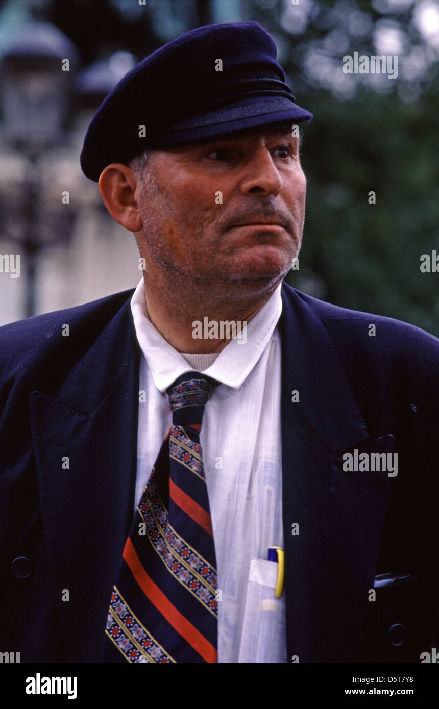 Homme français portant un béret Banque de photographies et d’images à ...
