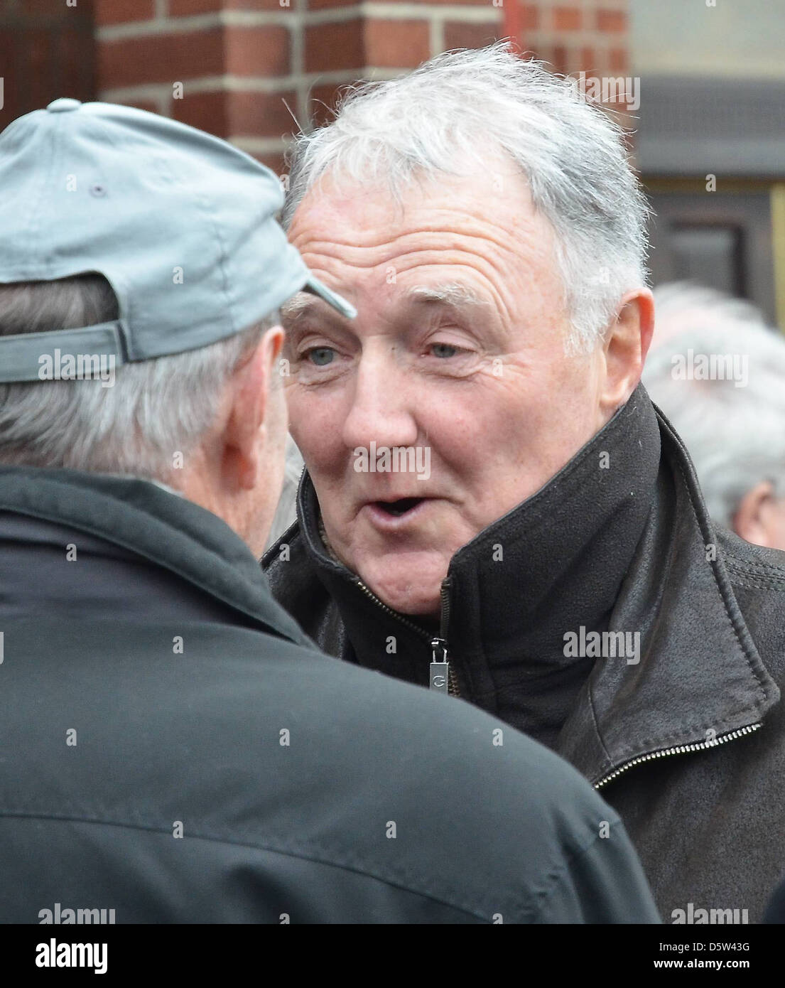 Mike Murphy à l'extérieur de l'église de médaille miraculeuse les ...