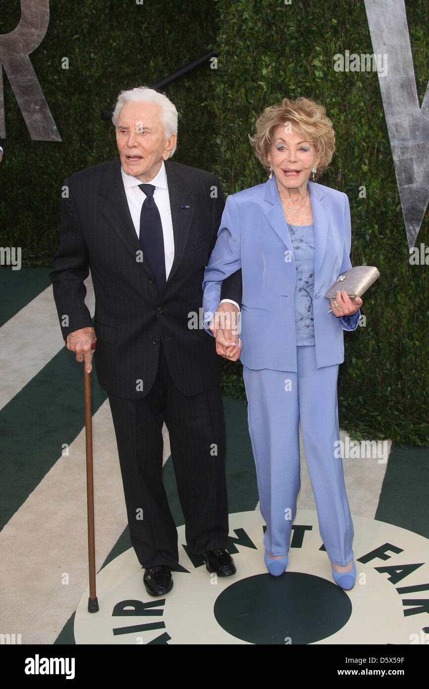 Kirk Douglas et sa femme Anne Douglas 2012 Vanity Fair Oscar Party at Sunset Tower Hotel ...