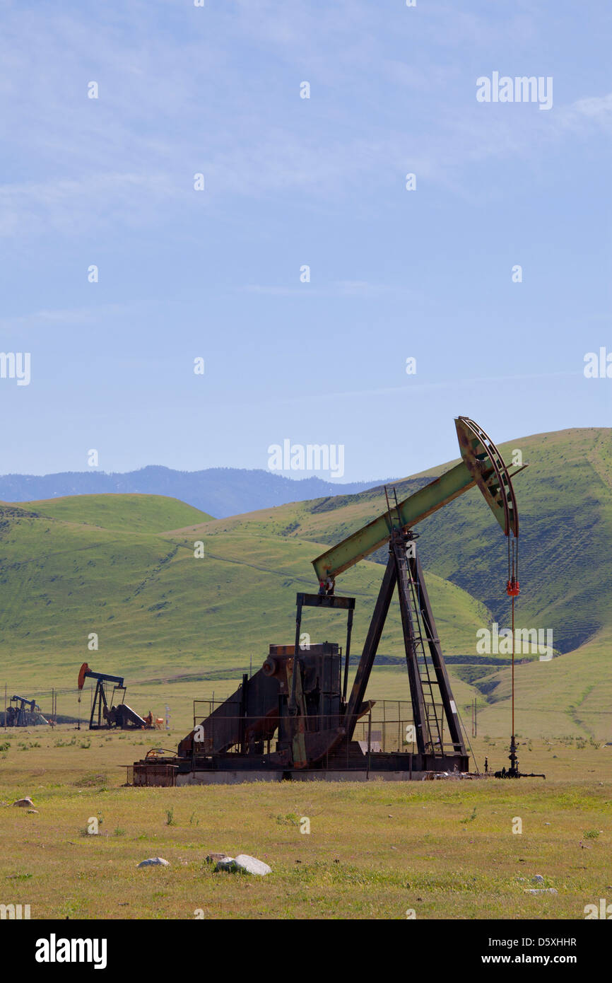 Derrick pétrolier Banque de photographies et d’images à haute ...