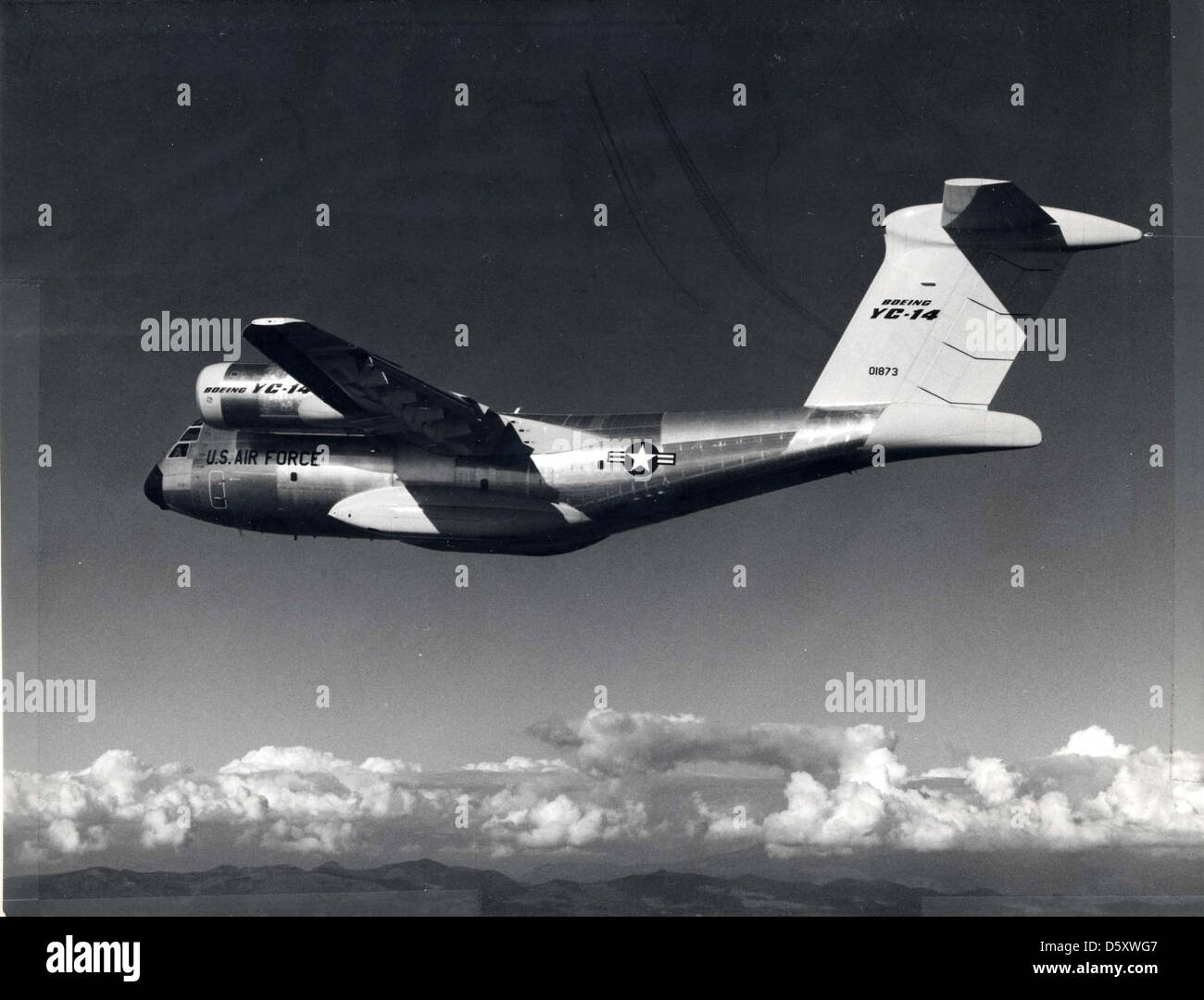 Le Boeing YC-14 était un prototype d'avion de transport à décollage et atterrissage courts (STOL ...