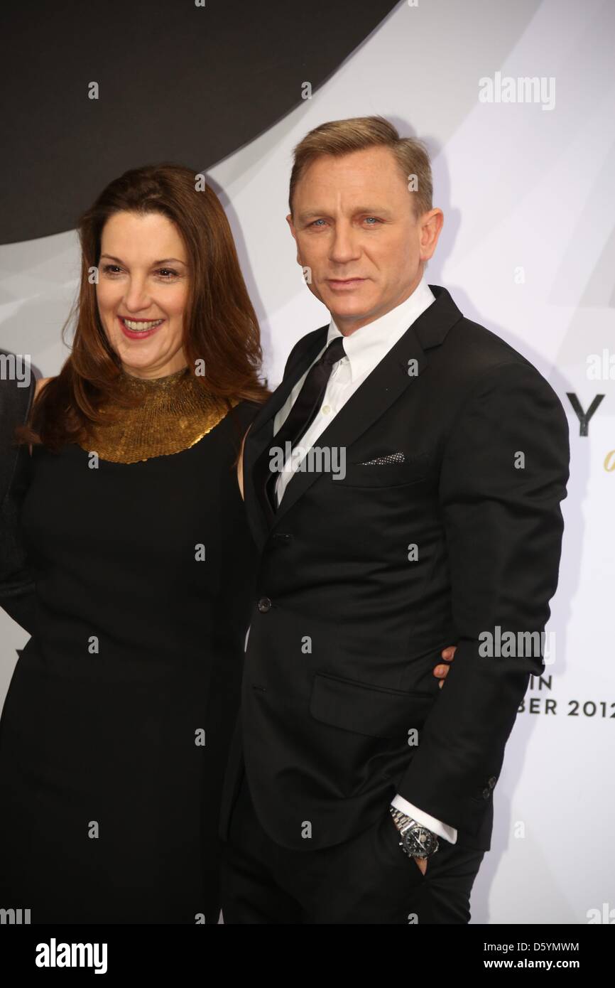 Barbara broccoli and daniel craig Banque de photographies et d’images à ...