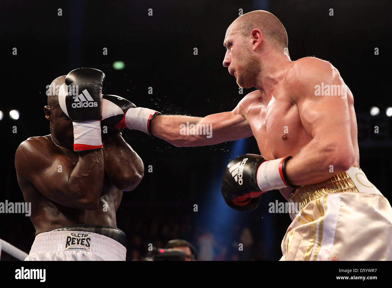 L boxer Banque de photographies et d’images à haute résolution - Alamy