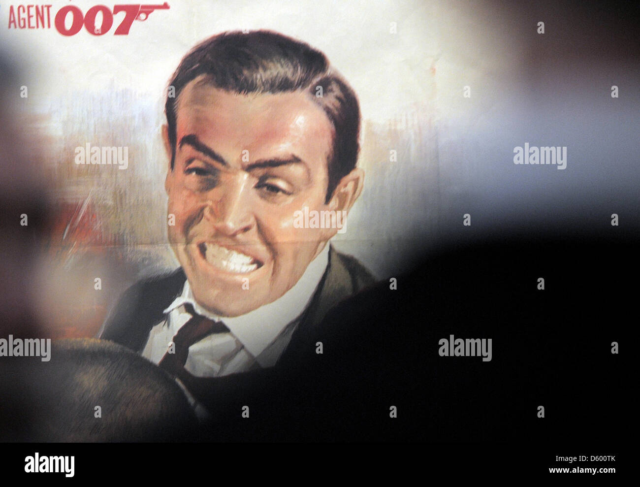 Goldfinger poster Banque de photographies et d’images à haute résolution - Alamy