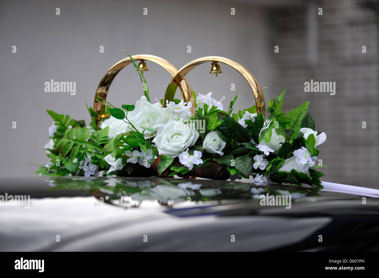 Fleurs sur voiture Banque de photographies et d’images à haute ...