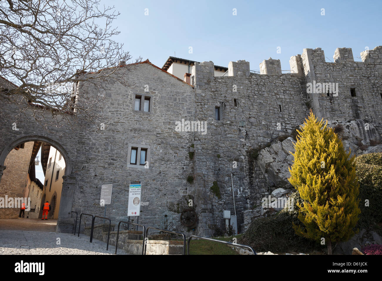 Sanctuaire de castelmonte Banque de photographies et d’images à haute ...