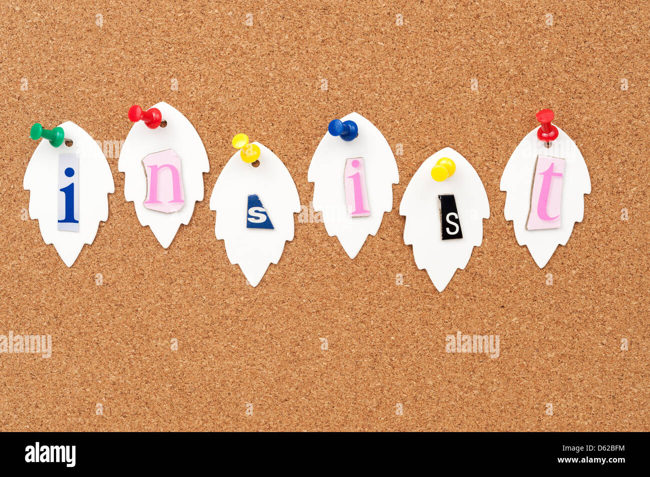 Insister sur le mot orthographié avec papier et épinglées sur le ...