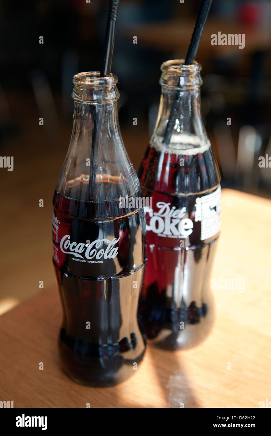 Bouteilles en verre Coca-Cola Photo Stock - Alamy