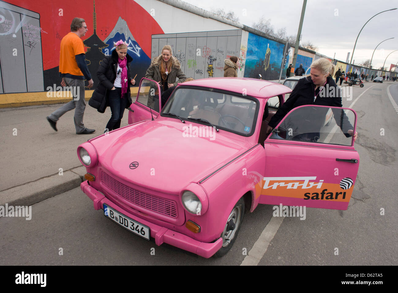 Trabant berlin wall Banque de photographies et d’images à haute ...